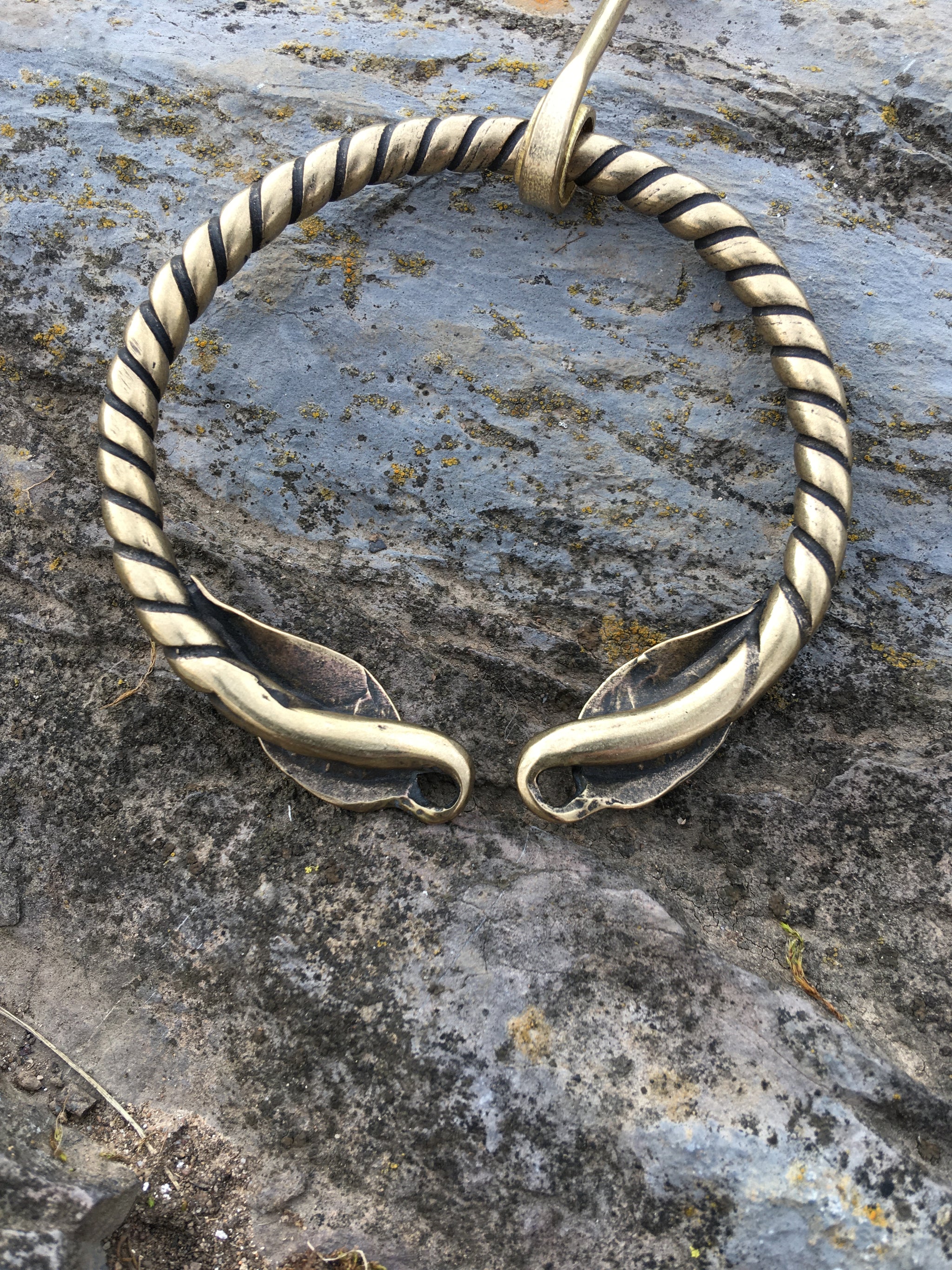 Hobbit Leaf Shawl Pin – tuatha.com